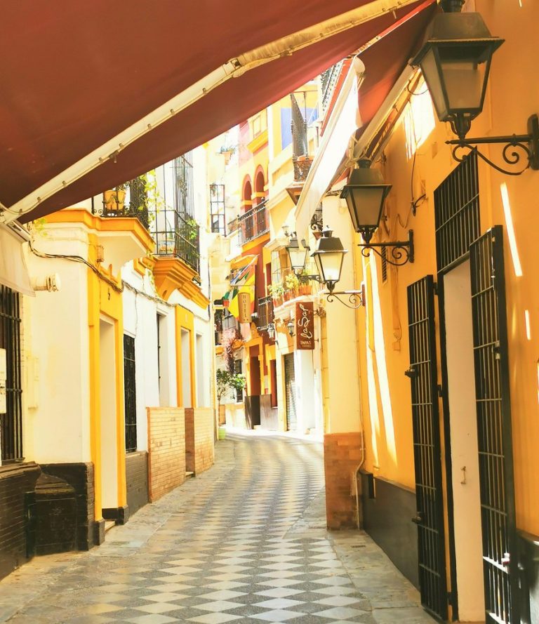 Secretos De Sevilla → callejón del beso
